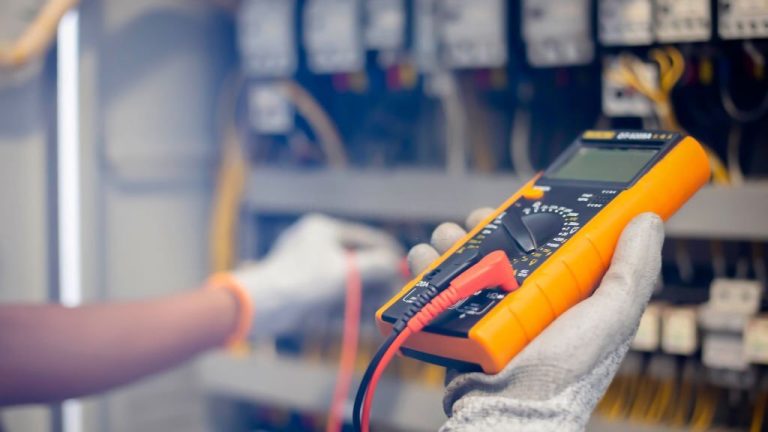 How To Test If A Circuit Breaker Will Trip? 4 Ways To Check